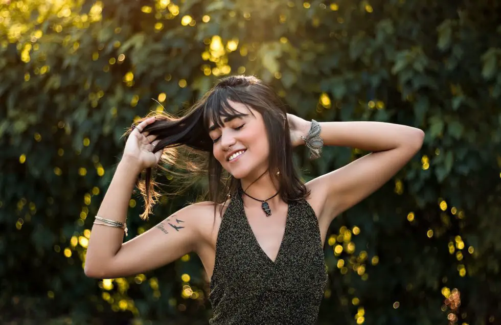 Best Photography Poses for Female Portrait - Cute Female Poses