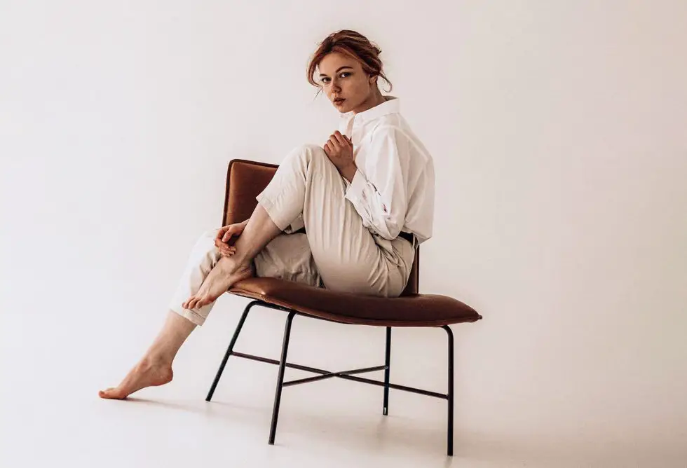 Best Photography Poses for Female Portrait - Cute Female Poses