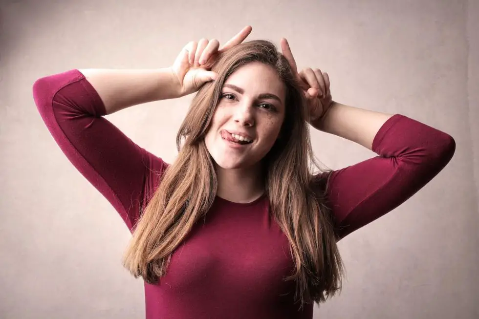 Best Photography Poses for Female Portrait - Cute Female Poses