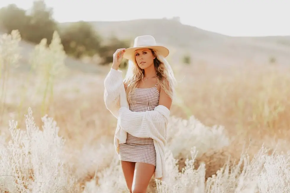 Cute Senior Picture Outfit Ideas for Senior Photoshoot